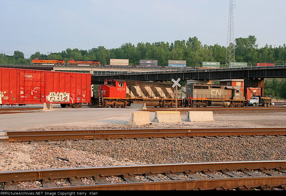 CN 6914 at Santa Fe. Jct. as BNSF 4532 passes above